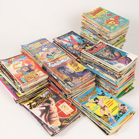 CÓMICS, alrededor de 250 piezas, que incluyen «Teddy Bear, Donald Duck ...