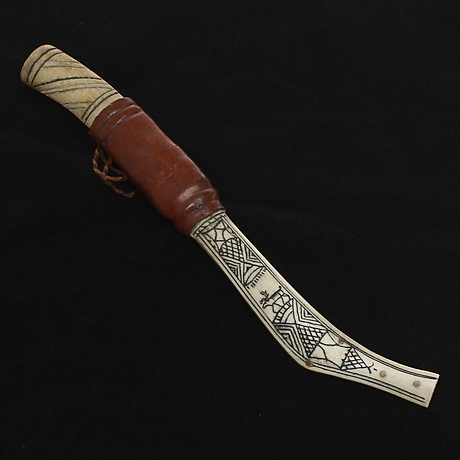 KNIFE, reindeer horn/bone, Sami work, monogram signed HJ. Weapons ...