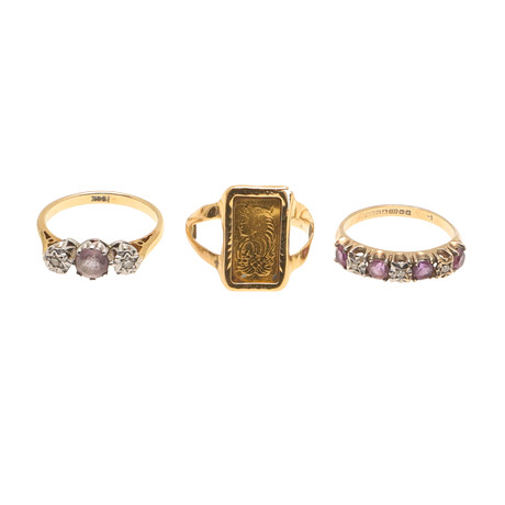 A FINE GOLD RING, AN 18CT GOLD RING AND A 9CT GOLD RING. Jewellery ...