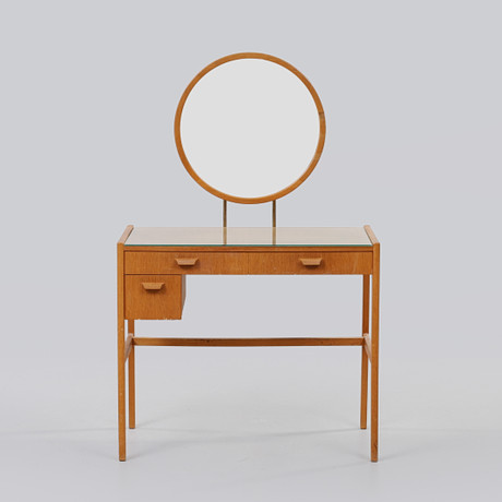 A 1960'S MAKE-UP/DRESSING TABLE. Furniture - Tables - Auctionet