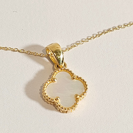 VAN CLEEF STYLE PENDANT IN MOTHER-OF-PEARL. FRAME AND CHAIN IN 18K ...