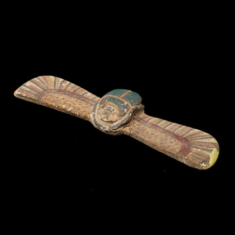 BEVINGAD SKARABÈ. Egypten, ptolemeisk tid, 310-30 f Kr, trä med gesso ...