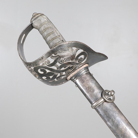 A VICTORIAN 1895 PATTERN INFANTRY OFFICER'S SWORD. Weapons & Militaria ...