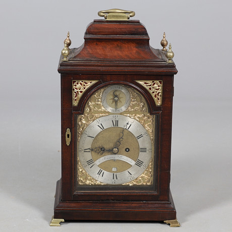 A GEORGE III LATE 18TH CENTURY TABLE CLOCK BY E HARVEY, BRENTWOOD ...