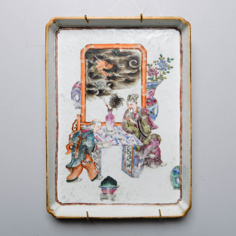 A Chinese porcelain plate, late Qing Dynasty, 18th/20th century ...