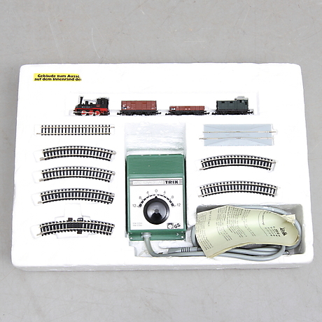 MINITRIX train set with steam locomotive, 3 carriages, rails ...