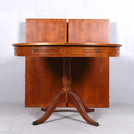 CAROUSEL TABLE, Yew, English style. Furniture - Tables - Auctionet