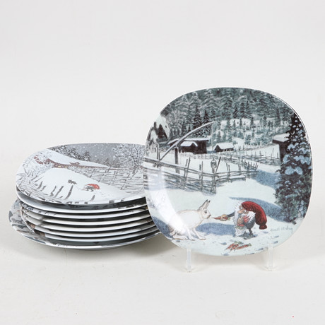 HARALD WIBERG. A set of 9 'Tomten' porcelain plates, Guldkroken, HJO ...