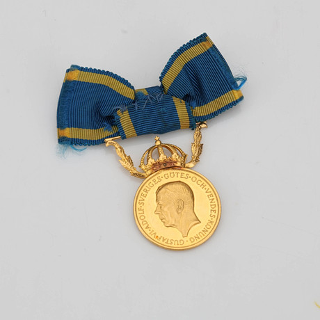 FÖRTJÄNSTMEDALJ, 23K/18K guld Gustaf VI Adolf, 1967. Vikt totalvikt ca ...
