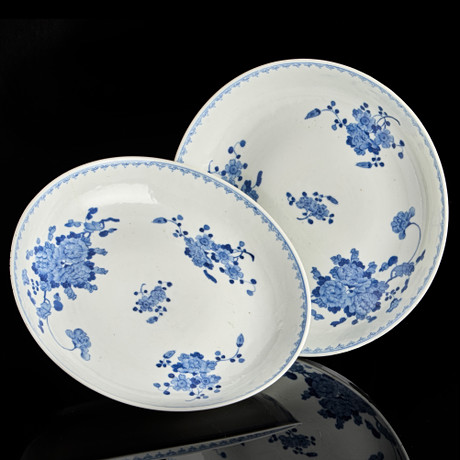 A pair of china porcelain dishes, with Guangxu six character mark and period (1875-1908 ...