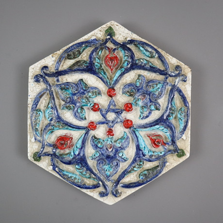 - ISLAMIC MULTAN TILE - MULTAN/PAKISTAN, 20TH CENTURY. Asiatica - Auctionet