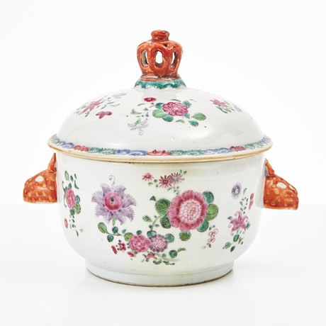 SAUCE TERRINE, porcelain, China, Qianlong (1736-1795), round shape ...