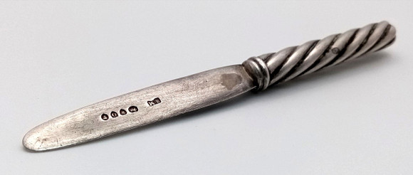 AN ANTIQUE VICTORIAN STERLING SILVER LETTER OPENER. LONDON HALLMARKS ...