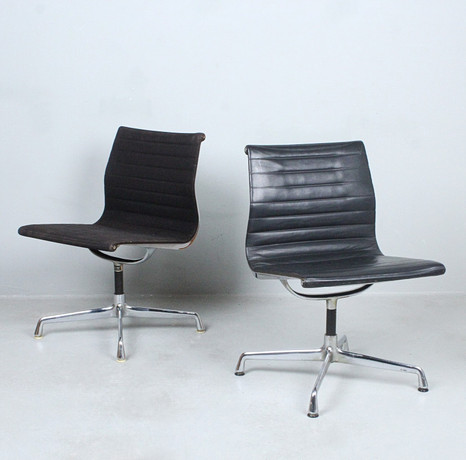 CHARLES & RAY EAMES. Vitra/Herman Miller. Två stolar/skrivbordsstolar ...