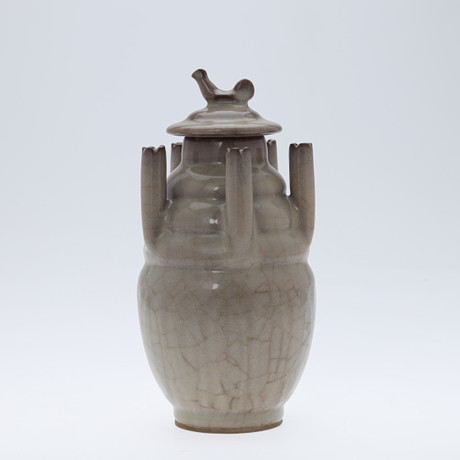 Keramisk lockburk, skulpturell topp och fem rör, glaserad, Kina ...