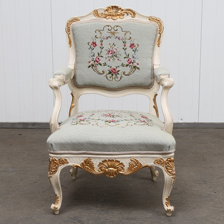 Un sillón de estilo rococó, del siglo XX. Muebles - Sillas y sillones ...