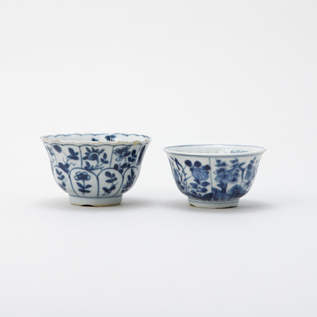 A set of 2 porcelain cups, China, Kangxi, 1600/18th century. Ceramics ...