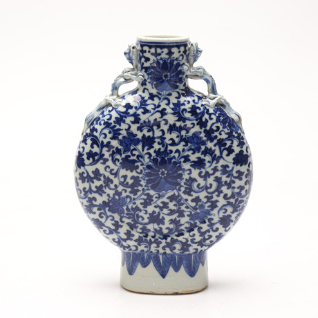 A Chinese porcelain pilgrim mug, 18th/20th century. Ceramics ...