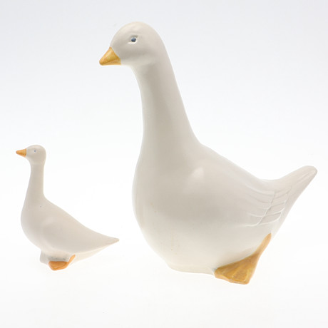 KARL ARTHUR FREDRIKSSON. Figuriner, 2 st, gäss, stengods, Blekinge läns ...