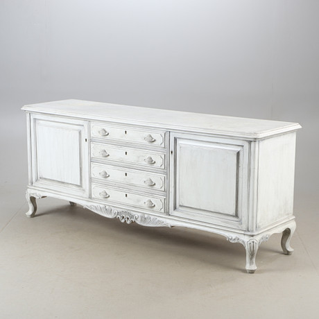 SIDEBOARD, gråmålat, rokokostil. Möbler - Skåp & Hyllor - Auctionet