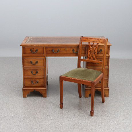DESK WITH CHAIR. Yew tree with leather-covered board. Engleks style ...