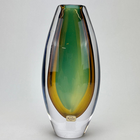 VICKE LINDSTRAND. Vas, glas, Kosta. Glas - Konstglas - Auctionet