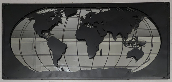 “WORLD MAP” MIRROR IN METAL AND MIRRORED. Mirrors - Auctionet