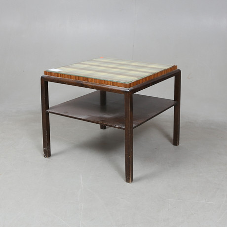 A 1930s/40s table. Furniture - Tables - Auctionet