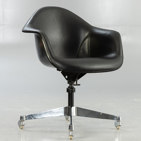 RAY & CHARLES EAMES. Fiberglass chair 'DAT', Herman Miller. Furniture ...