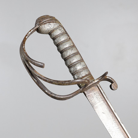 A VICTORIAN 1821/1822 PATTERN LIGHT CAVALRY OFFICERS SWORD AND SCABBARD ...