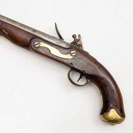 A FLINTLOCK PISTOL, military model, England early 19th century. Weapons ...