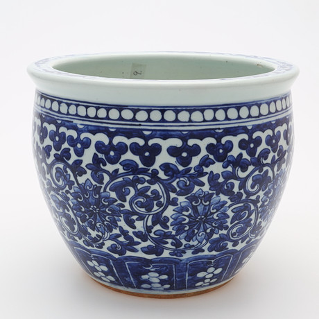 FISH BASIN/OUTER LINING, porcelain, underglaze in blue, China. Asiatica ...