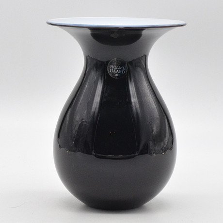 PETER SVARRER, “SHAPE”, GLASS VASE IN BLACK AND WHITE, AROUND 2000S ...
