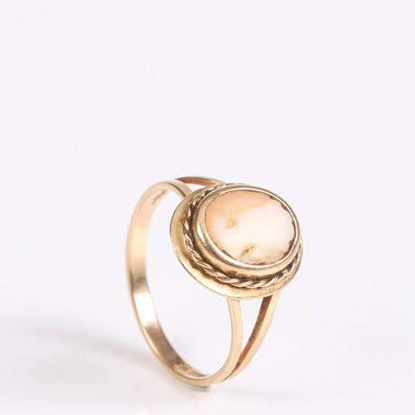 A 18K CAMEL RING, red gold. Jewellery & Gemstones - Rings - Auctionet