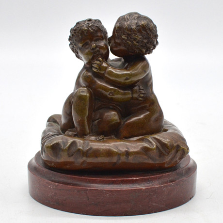 LOUIS KLEY (1833-1911). TWO HUGGING CHILDREN ON A PILLOW, BRONZE ...