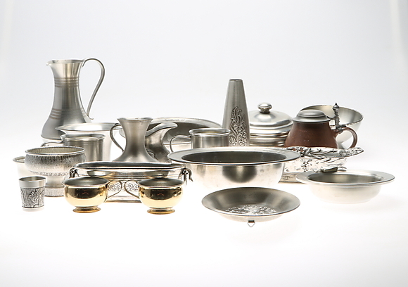 COLLECTION Pewter objects, 19 parts and 2 parts Skultuna brass. Silver ...