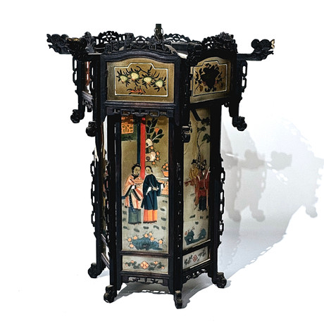 Late 19th century Chinese lamp in hand-painted glass with traditional ...