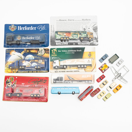 WIKING med flera, ca 18 delar samt flygplan J21 i lättmetall. Leksaker ...