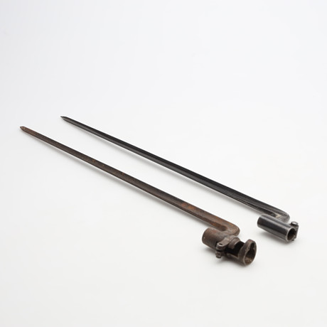 SOCKET BAYONET, 2 pcs. Weapons & Militaria - Edged weapons - Auctionet