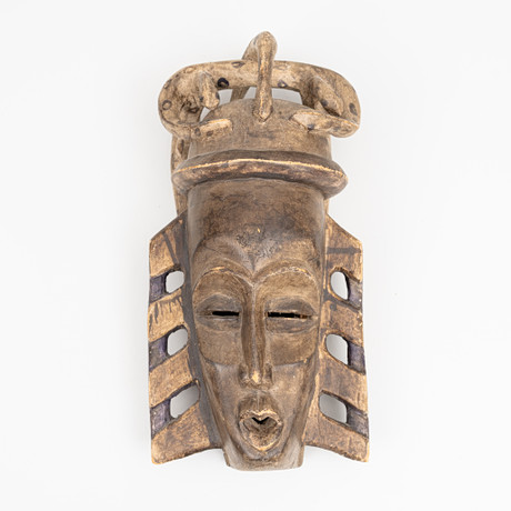 A 20th-century Africa screw wood mask. Tribal art - Auctionet