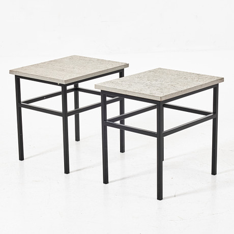 A pair of 21st-century bedside tables in Gotland limestone, base in ...