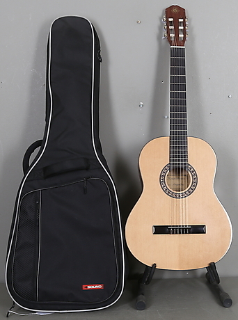 AKUSTINEN KITARA, Angelina, Ramon Garcia. Keräilyesineet - Soittimet - Auctionet