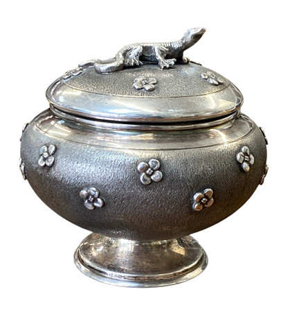 AN EARLY 20TH CENTURY 800 GRADE SILVER LIDDED POT, PROBABLY CHINESE ...
