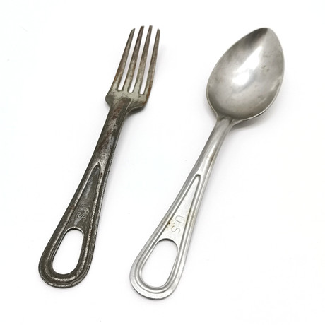 US WWII MILITARY MESS FORK + SPOON. Weapons & Militaria - Other - Auctionet