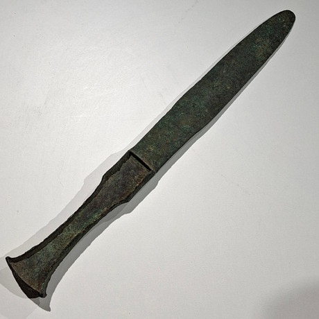 Reproduction of a Phoenician dagger in bronze age. Weapons & Militaria ...