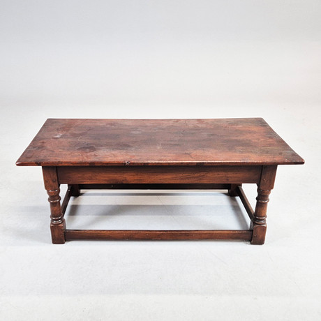 JACOBEAN STYLE OAK LOW TABLE. Furniture - Tables - Auctionet