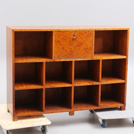 HYLLA, funkis, med skivspelare, 1900-talets första hälft. Möbler - Skåp ...