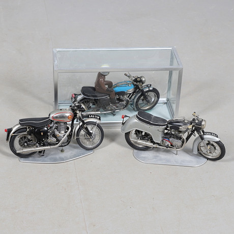 THREE SCRATCH BUILT MODEL MOTORCYCLES. Toys - Toys - Auctionet