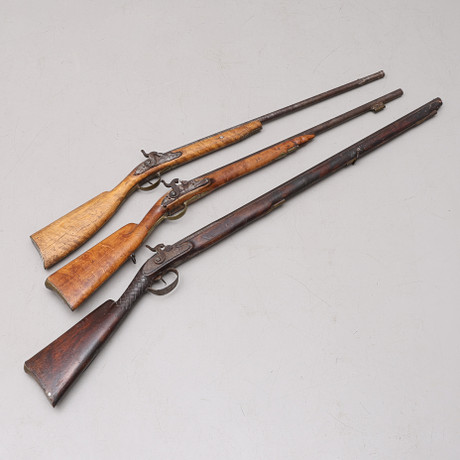 A pair of 3 converted/reworked hunting rifles, 19th century. Weapons ...