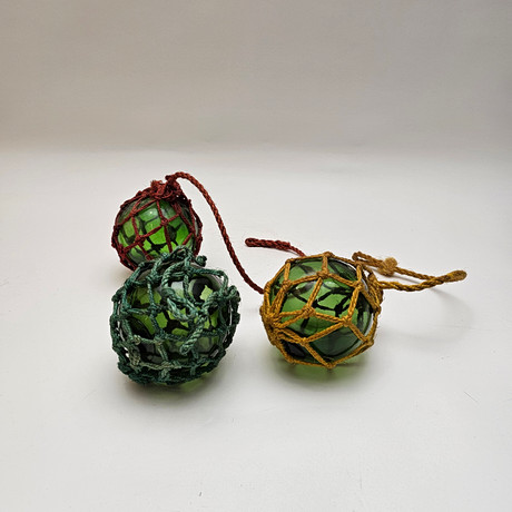 3 NAUTICAL GLASS BALLS WITH NET IN THREE COLORS. Miscellaneous ...